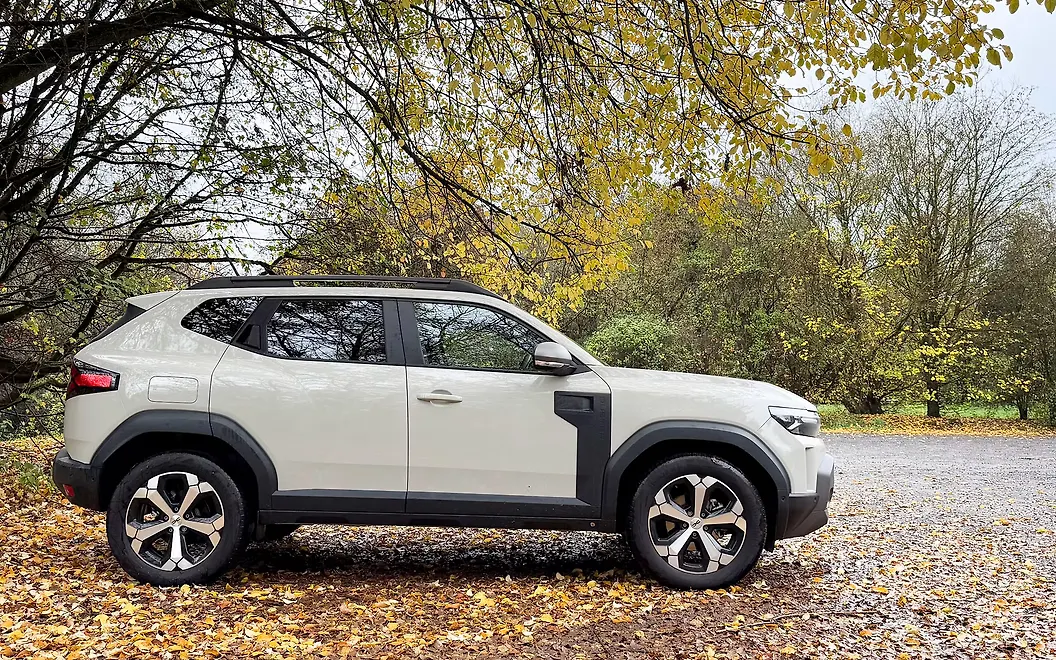 Renault New Duster - Front Right View | Renault New Duster Images
