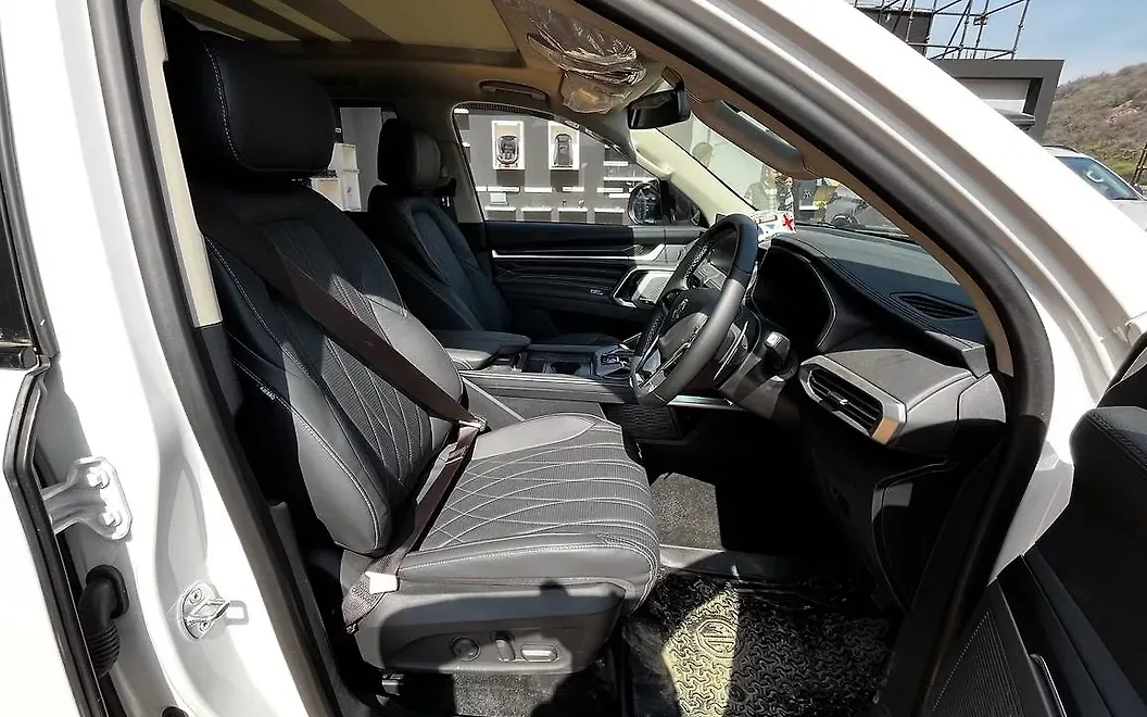 MG Majestor Interior Images: Majestor Interior Photo Gallery