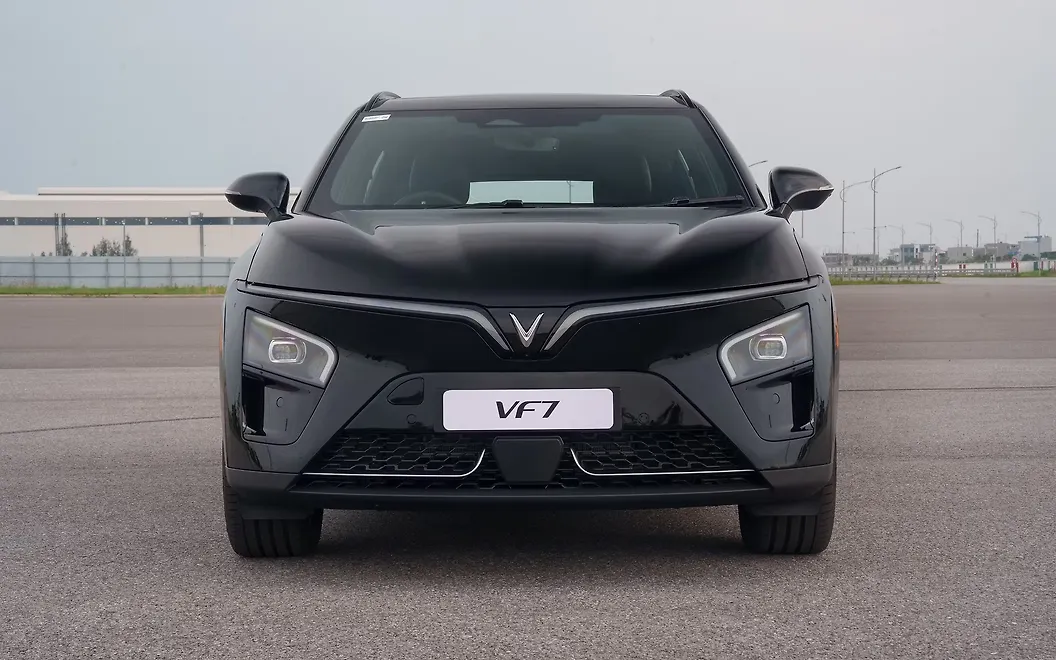 Vinfast VF 7 Images | VF 7 Exterior, Road Test and Interior Photo Gallery