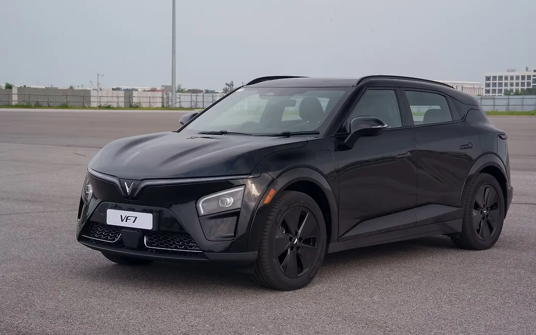 Vinfast VF 7 - Front Right View | Vinfast VF 7 Images