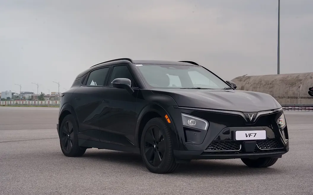 VinFast VF 7 Images | VF 7 Exterior, Road Test and Interior Photo Gallery
