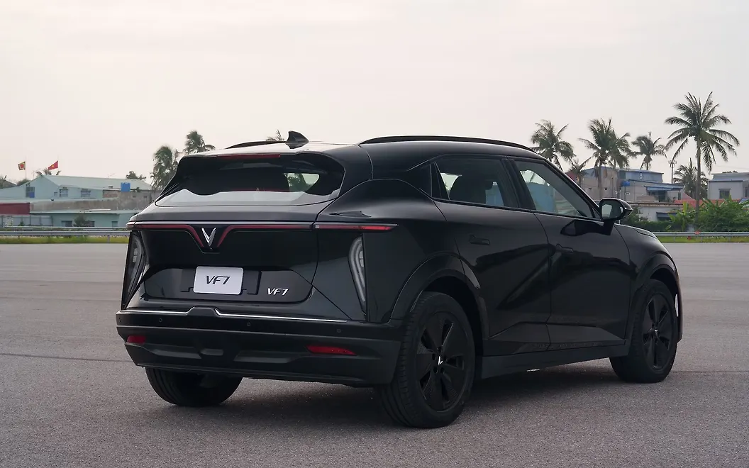VinFast VF 7 Images | VF 7 Exterior, Road Test and Interior Photo Gallery