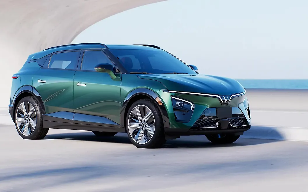 VinFast VF 7 Images | VF 7 Exterior, Road Test and Interior Photo Gallery