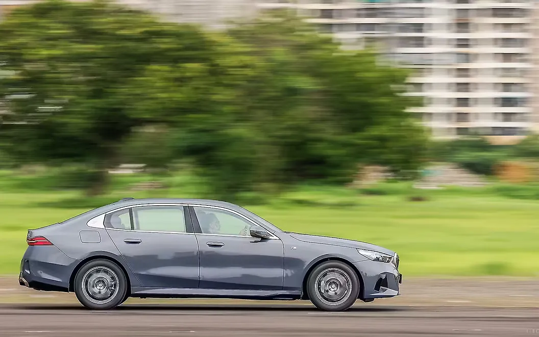 BMW 5 Series - Right View | BMW 5 Series Images