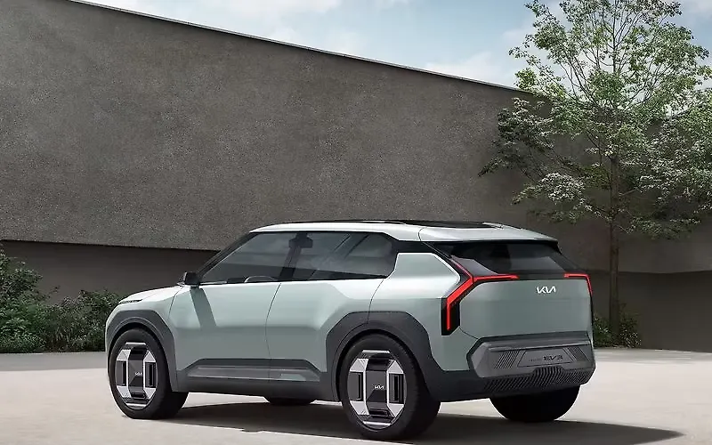 Kia EV3 - Rear Left View | Kia EV3 Images