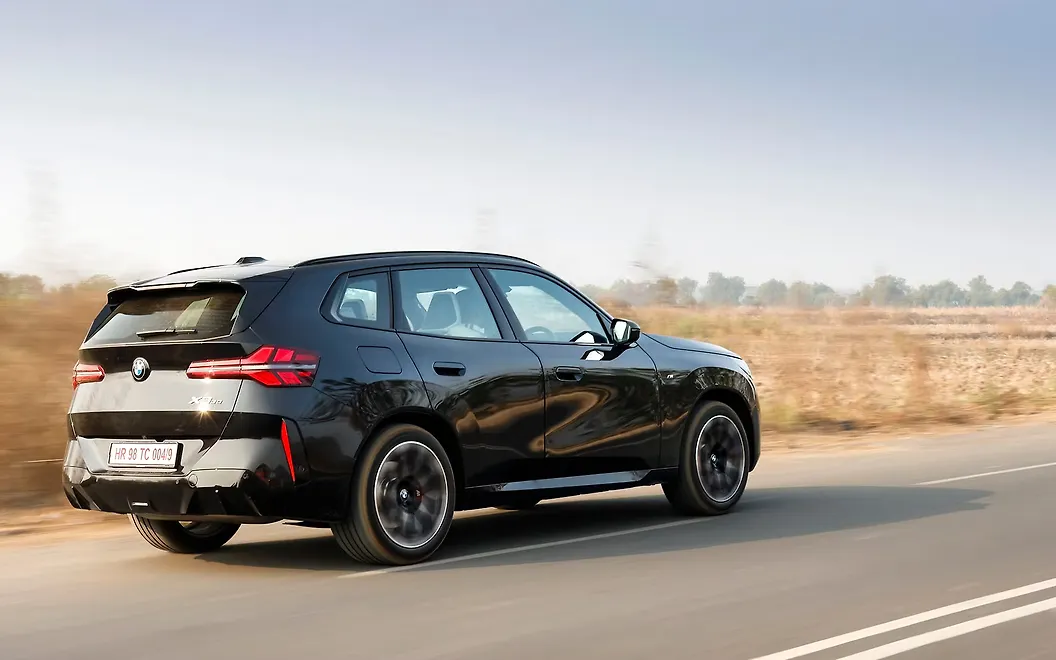 BMW X3 - Front Right View | BMW X3 Images