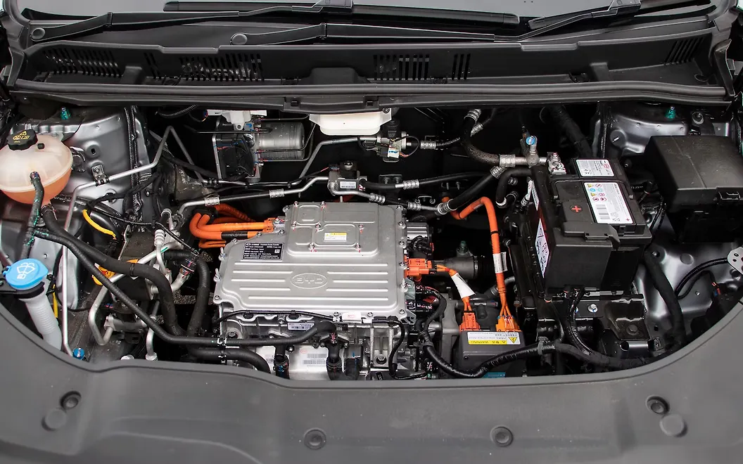 BYD eMax 7 Images | eMax 7 Exterior, Road Test and Interior Photo Gallery