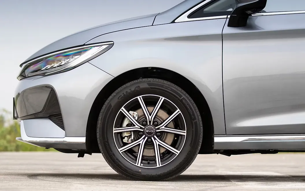 BYD eMax 7 Images | eMax 7 Exterior, Road Test and Interior Photo Gallery