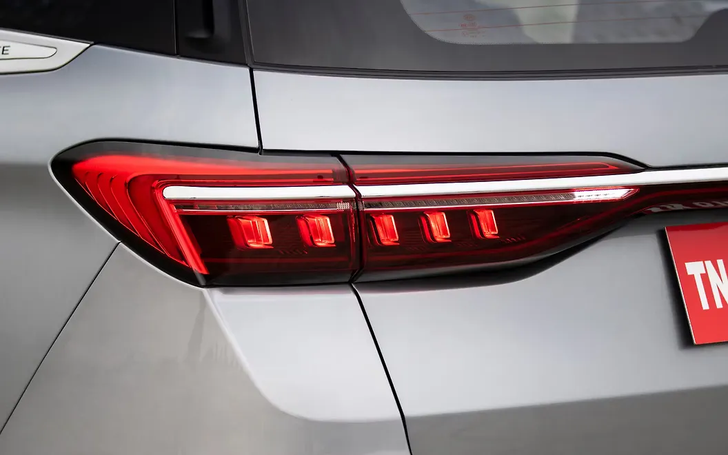 BYD eMax 7 Images | eMax 7 Exterior, Road Test and Interior Photo Gallery