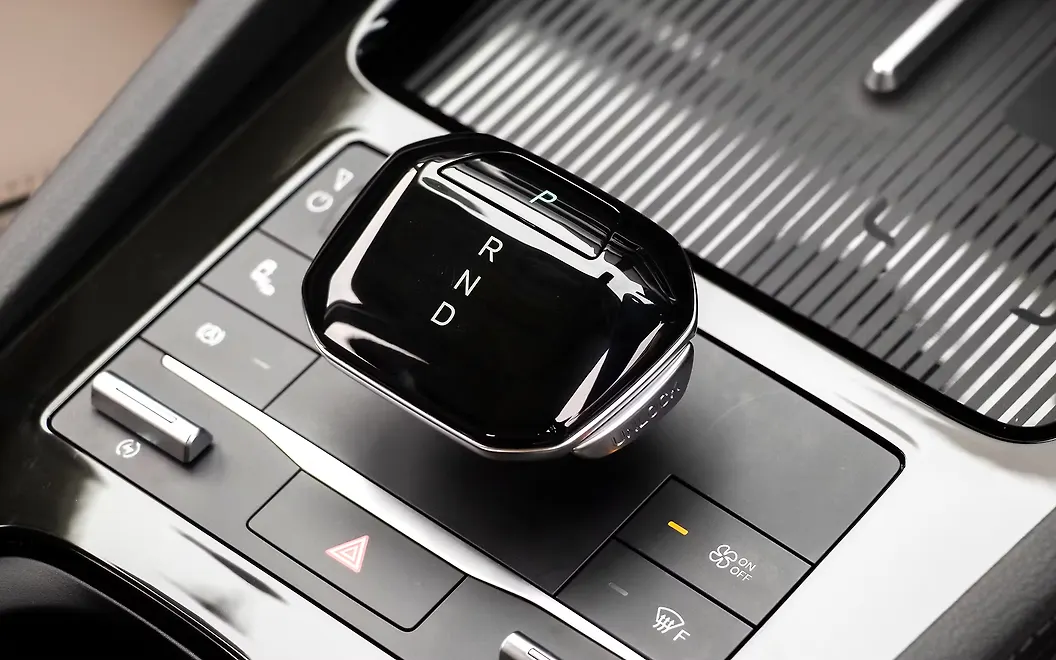 BYD eMax 7 - Push Button Start/Stop | BYD eMax 7 Images