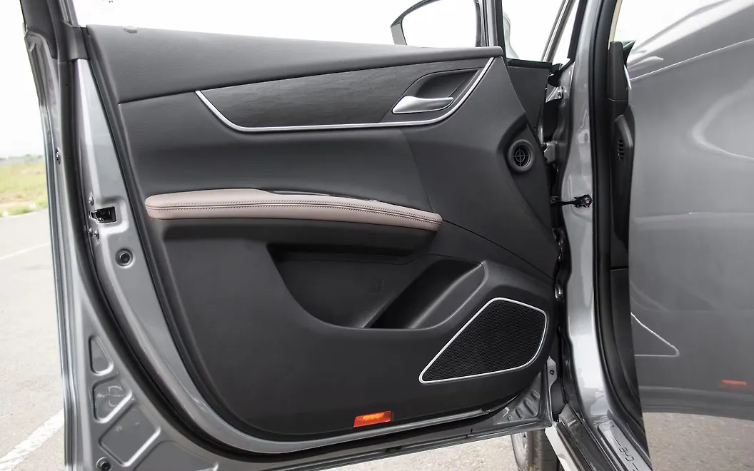 BYD eMax 7 - Front Passenger Door | BYD eMax 7 Images