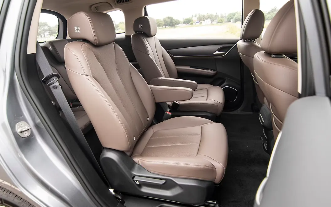 BYD eMax 7 - Arm Rest in Last Row Seats | BYD eMax 7 Images