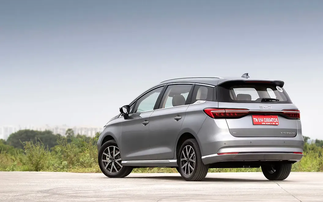 BYD eMax 7 - Rear Left View | BYD eMax 7 Images
