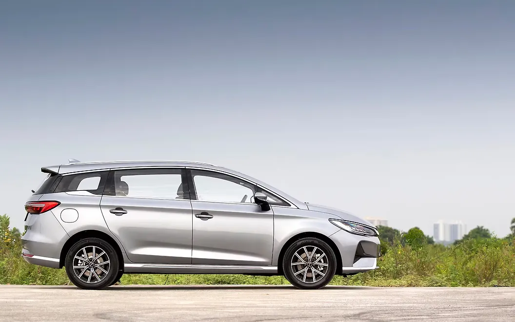 BYD eMax 7 Images | eMax 7 Exterior, Road Test and Interior Photo Gallery