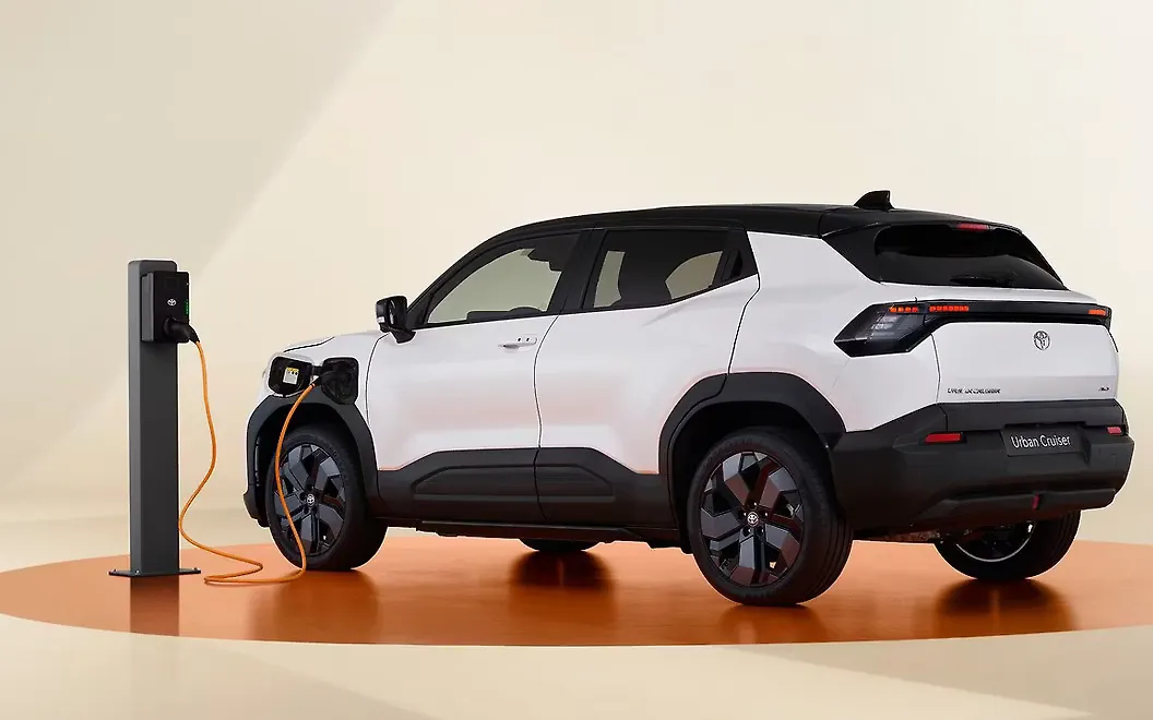 Compare Toyota Urban Cruiser EV vs Maruti Grand Vitara