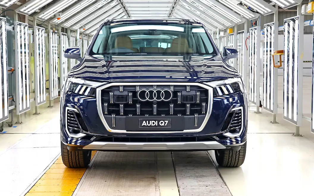 Audi New Q7 - Front View | Audi New Q7 Images