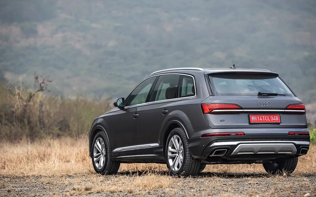 Audi Q7 - Right Rear View | Audi Q7 Images