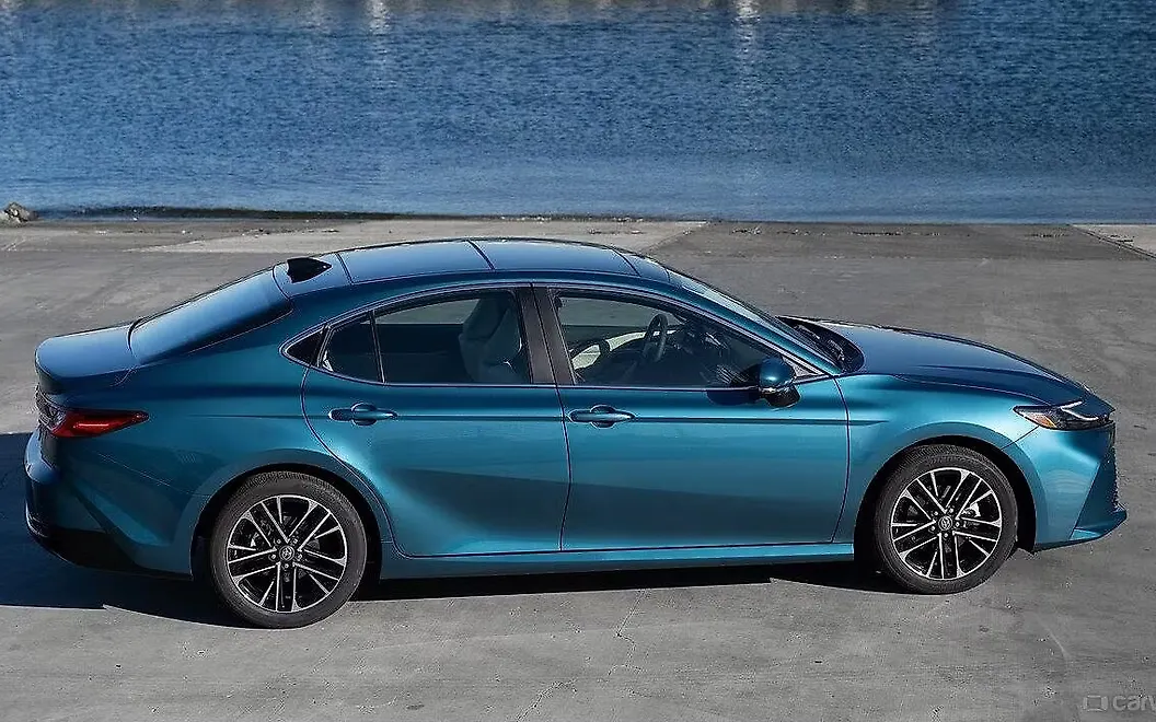 Toyota Camry Images | Camry Exterior, Road Test and Interior Photo Gallery