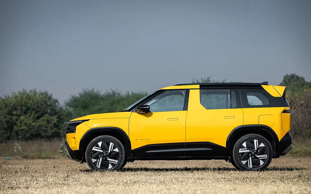 Compare Tata Sierra vs Toyota Innova Hycross