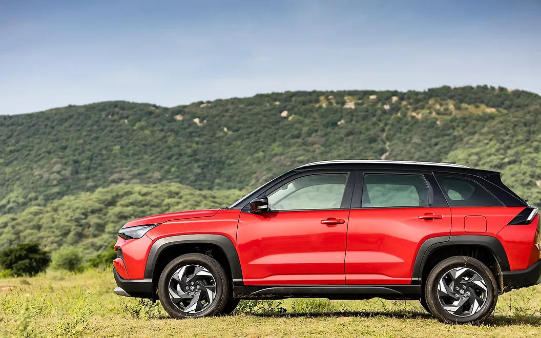 Compare Maruti Victoris vs Kia Seltos vs Skoda Slavia