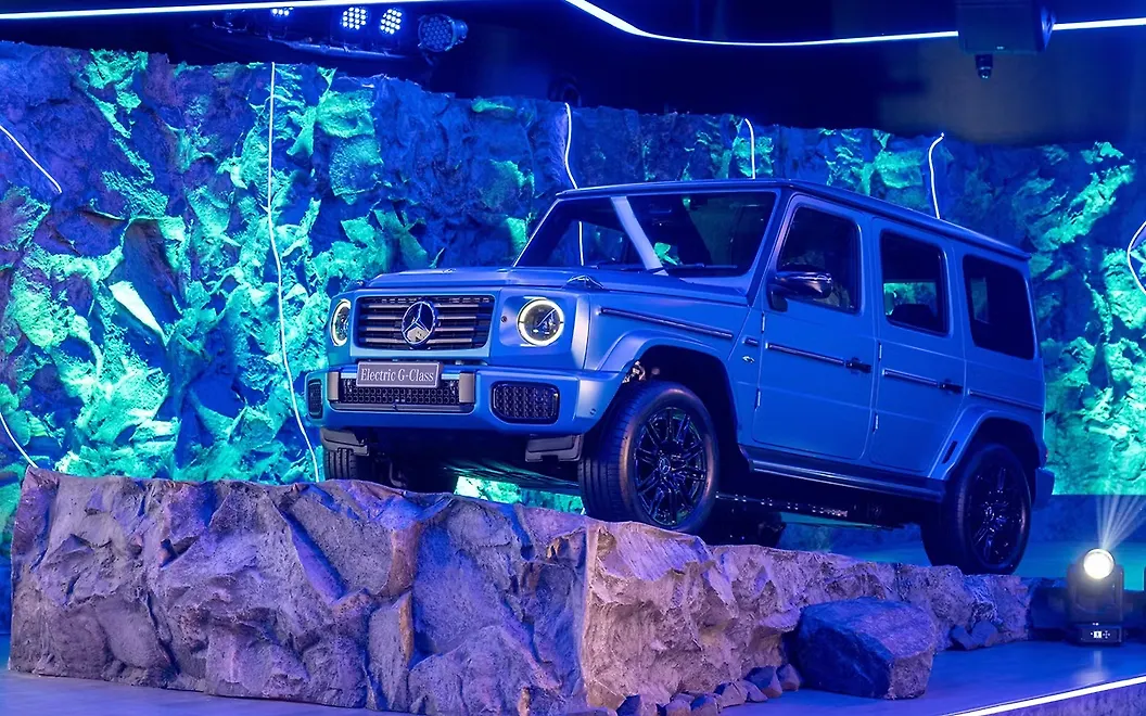 Mercedes-Benz G580 with EQ technology - Front Left View | Mercedes-Benz ...