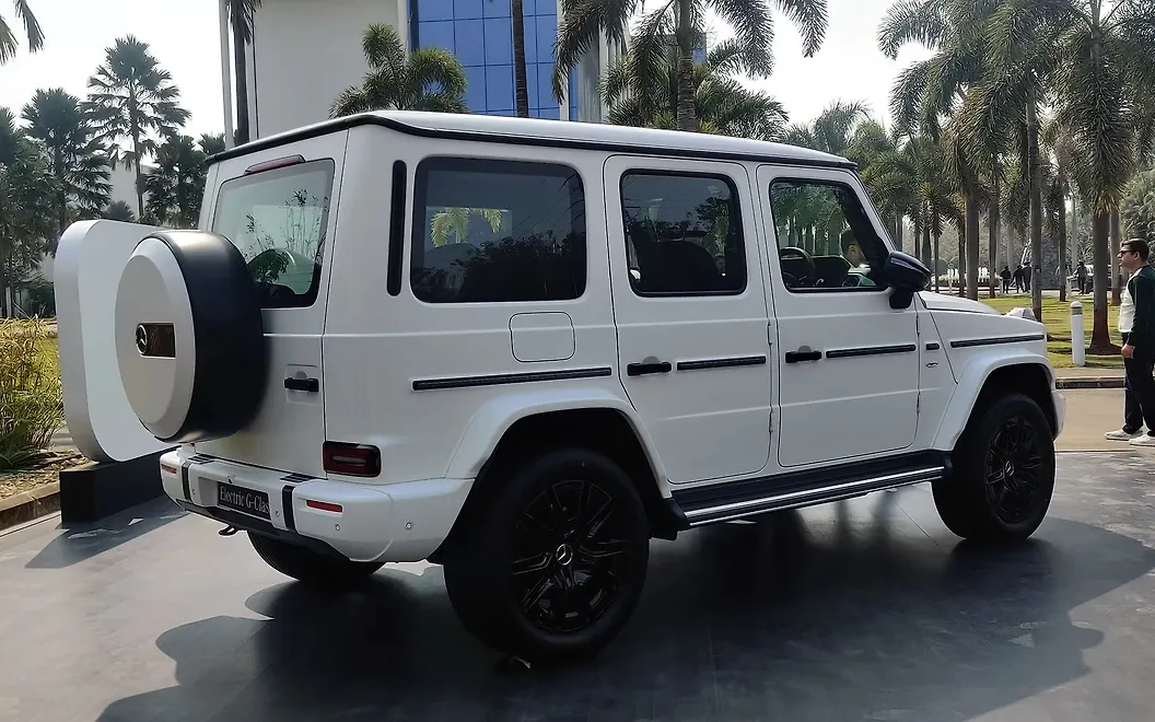 Mercedes-Benz G580 with EQ Technology - Right Rear View | Mercedes-Benz ...
