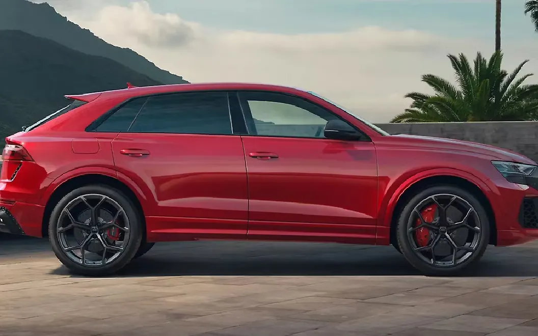 Audi RS Q8 - Right Rear View | Audi RS Q8 Images