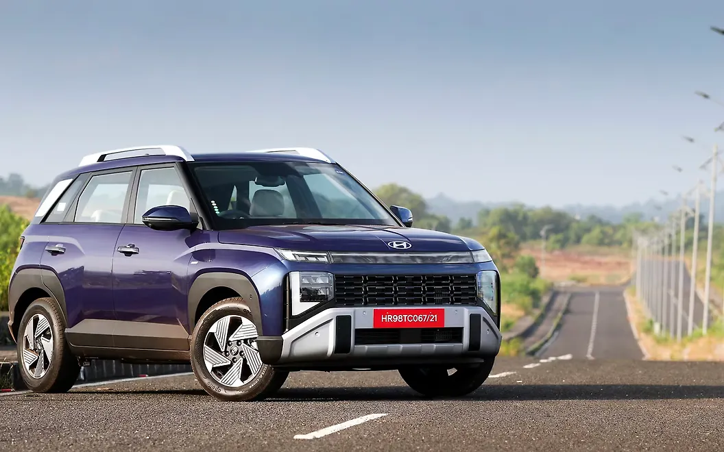 Hyundai Venue - Rear Left View | Hyundai Venue Images