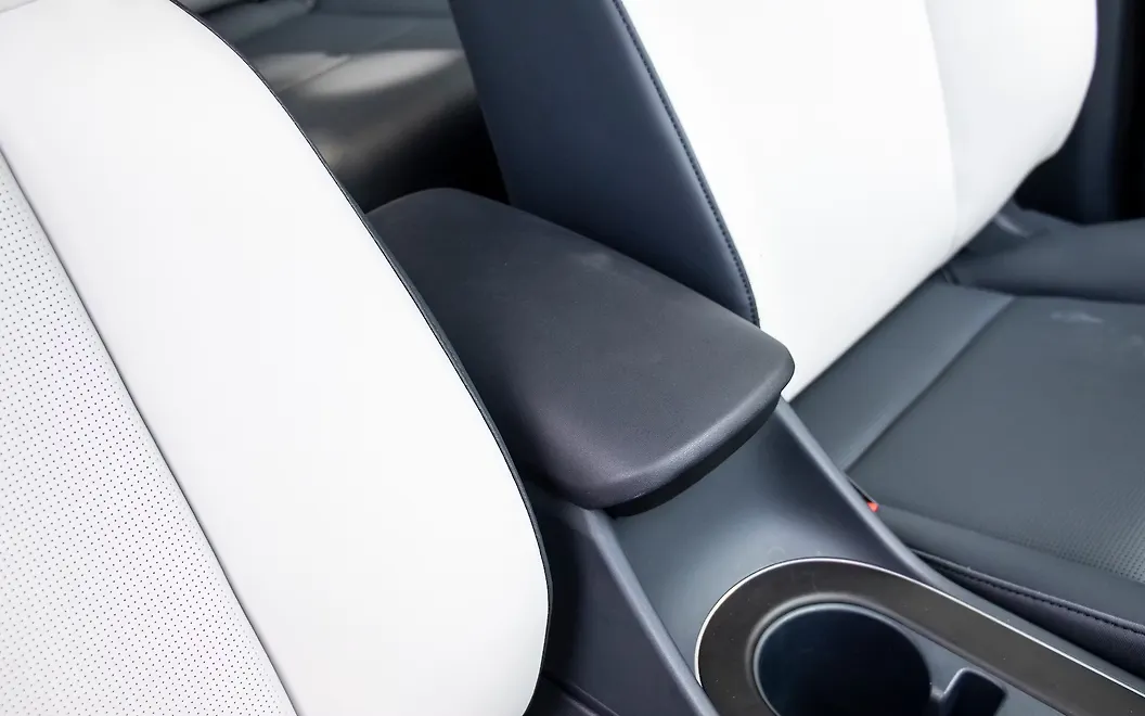 Hyundai Venue - Front Arm Rest | Hyundai Venue Images
