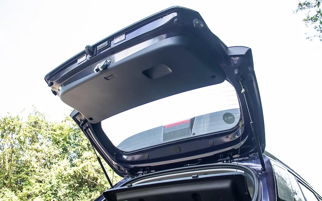 Hyundai Venue Images | Venue Exterior, Road Test and Interior Photo Gallery