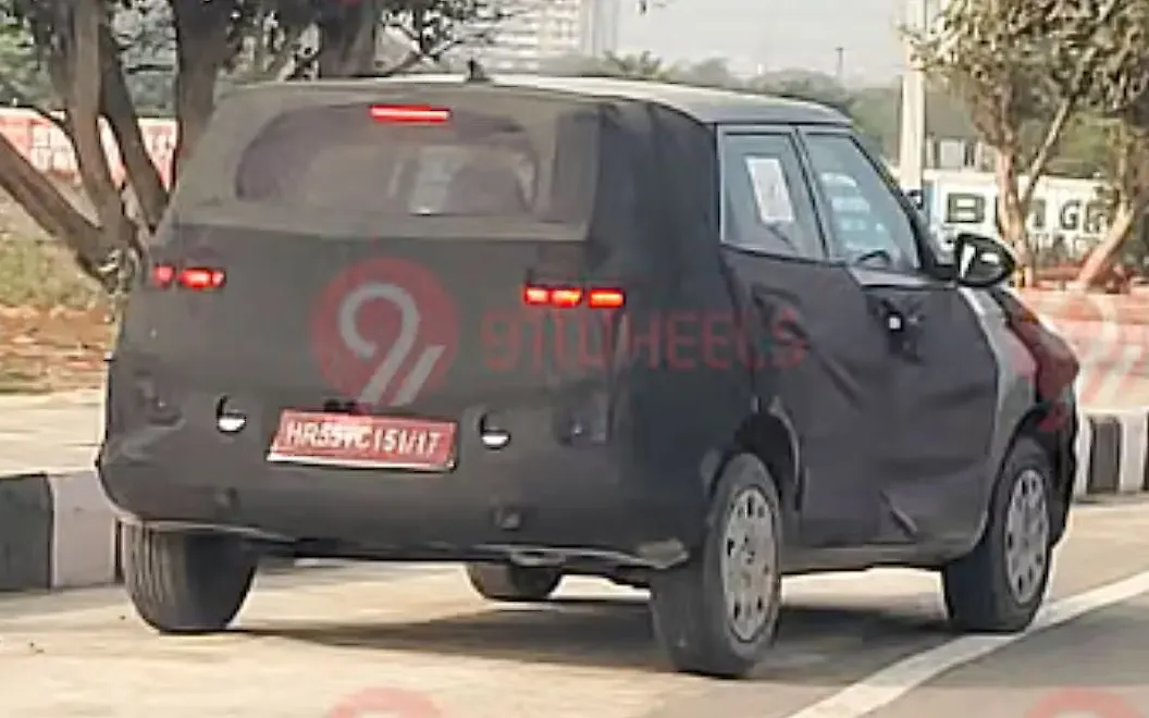 Hyundai New Venue - Right Rear View | Hyundai New Venue Images