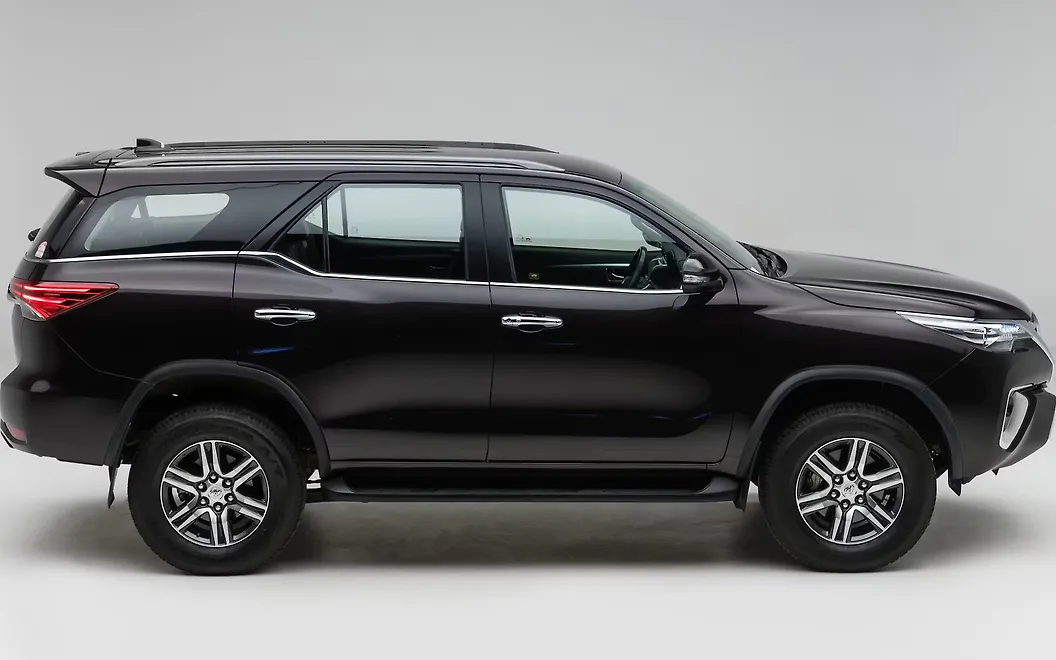 Toyota Fortuner [2016-2021] - Front Right View | Toyota Fortuner [2016 ...