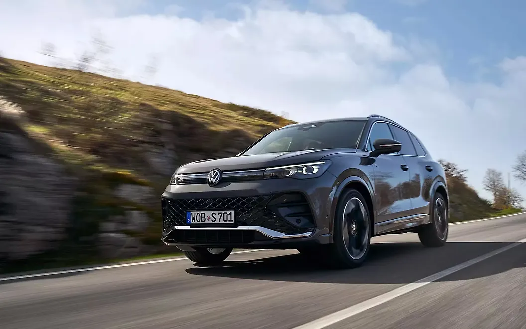 Compare Volkswagen Tiguan R-Line vs Nissan X-Trail vs Skoda Old ...