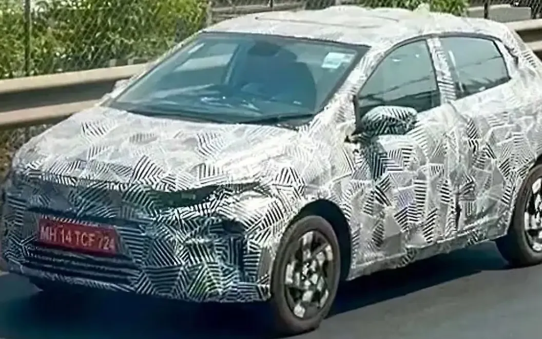 Tata Altroz 2025 - Front Right View | Tata Altroz 2025 Images