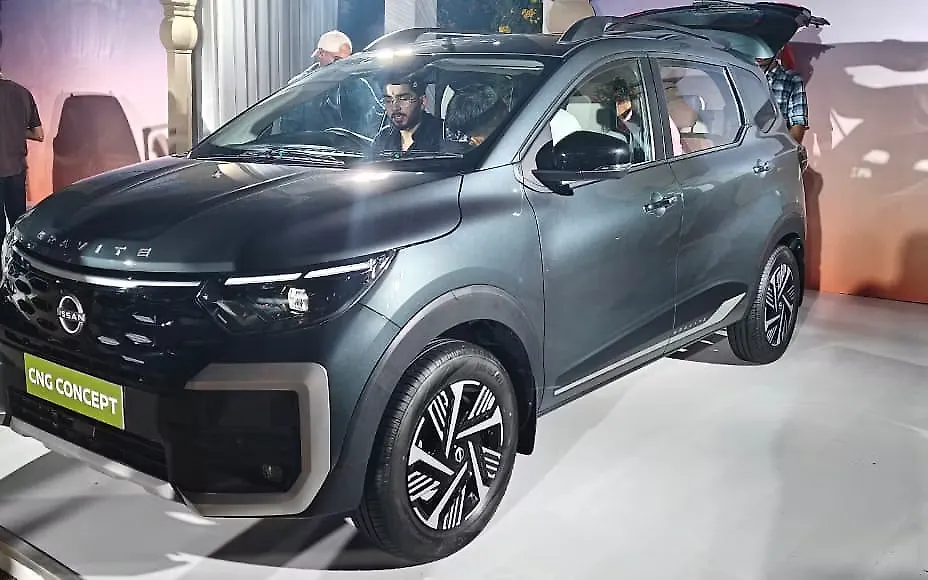 Compare Nissan Gravite vs Renault Triber