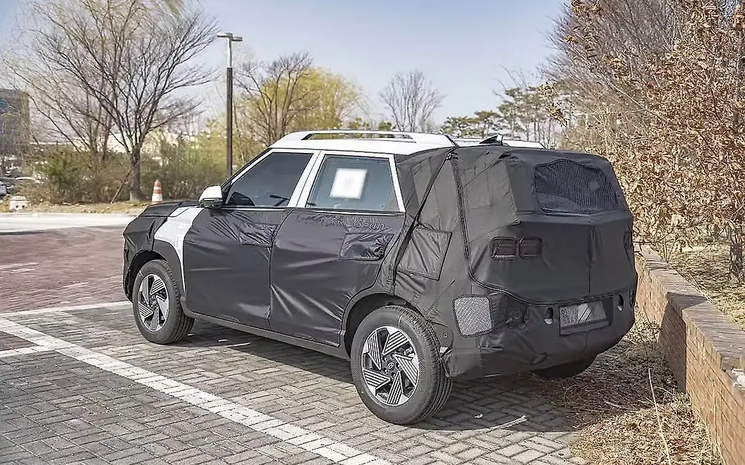 Hyundai Venue Images | Venue Exterior, Road Test and Interior Photo Gallery