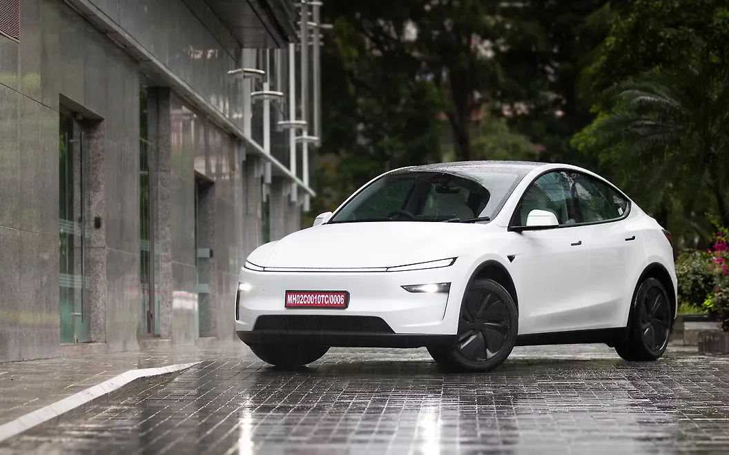 Tesla Model Y Images | Model Y Exterior, Road Test and Interior Photo ...