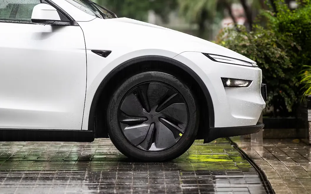 Tesla Model Y - Tyre | Tesla Model Y Images