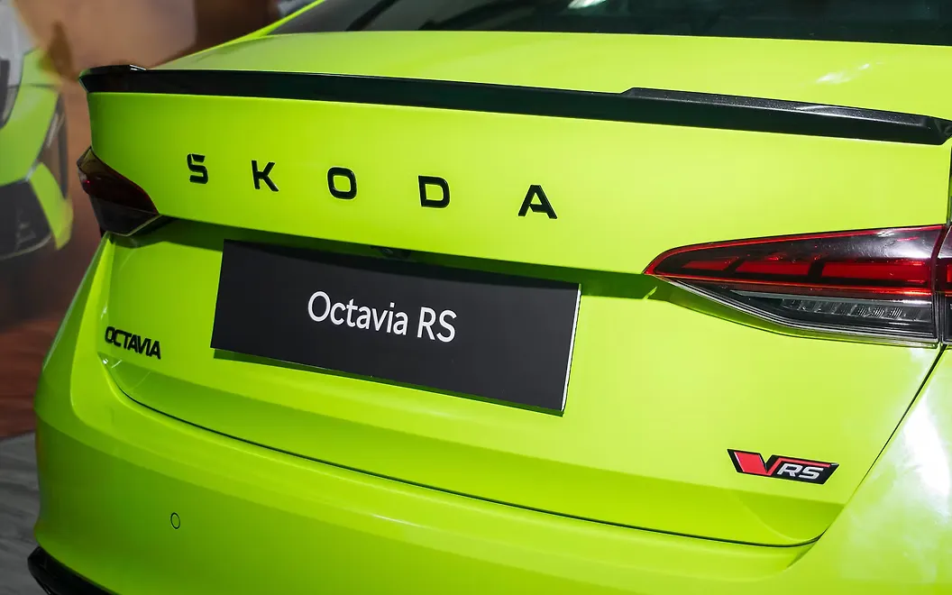 Skoda Octavia RS - Front Right View | Skoda Octavia RS Images