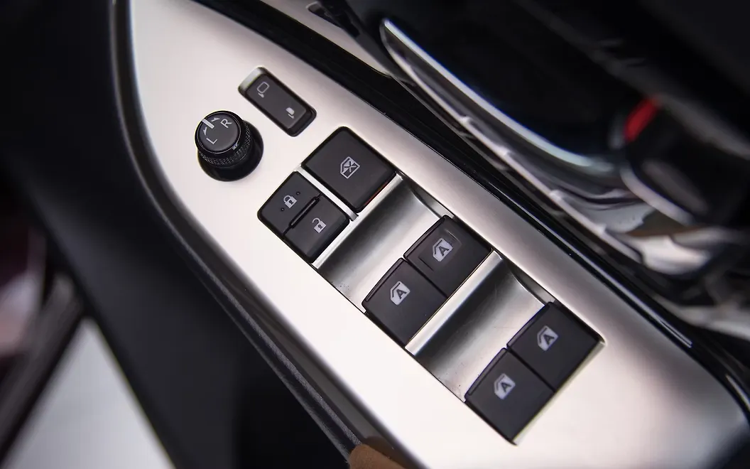 Toyota Innova Crysta [2016-2020] Images | Innova Crysta [2016-2020 ...