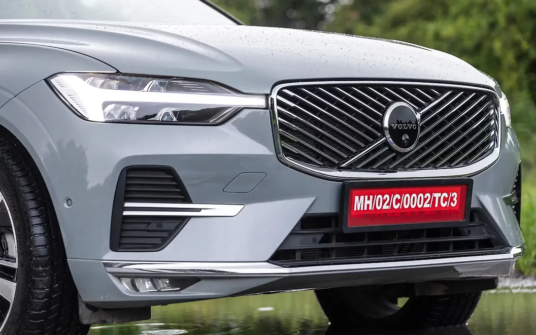 Volvo XC60 - Front Right View | Volvo XC60 Images