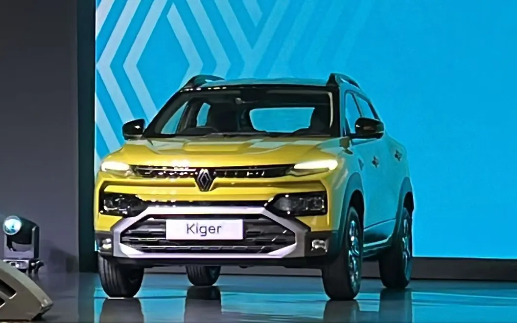 Compare Renault Kiger vs Renault Kiger [2023-2025] vs Toyota Urban ...