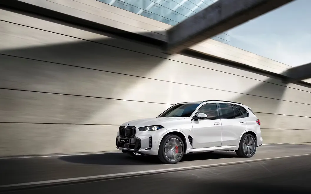 BMW X5 - Front Right View | BMW X5 Images