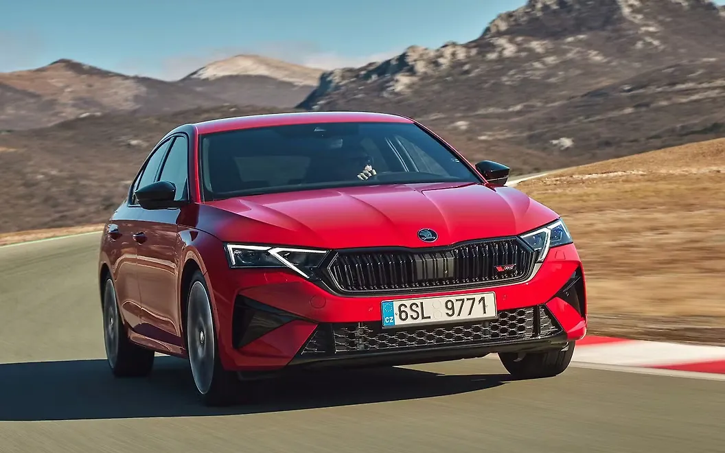 Skoda Octavia RS - Front Right View | Skoda Octavia RS Images