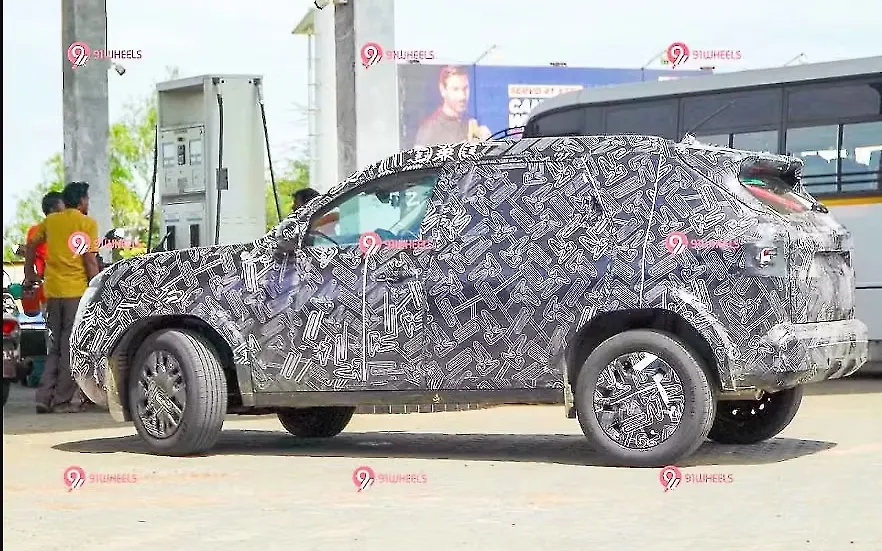 Nissan Tekton Images | Tekton Exterior, Road Test and Interior Photo ...