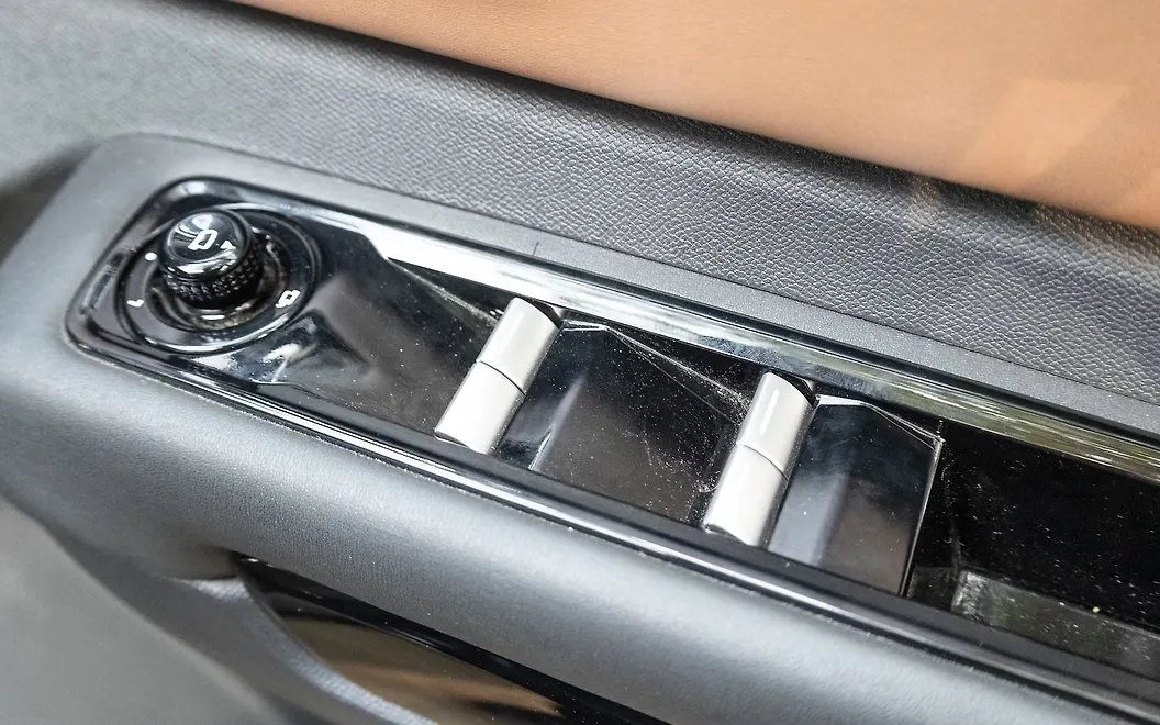 Citroen Aircross X - Driver Window Controls | Citroen Aircross X Images