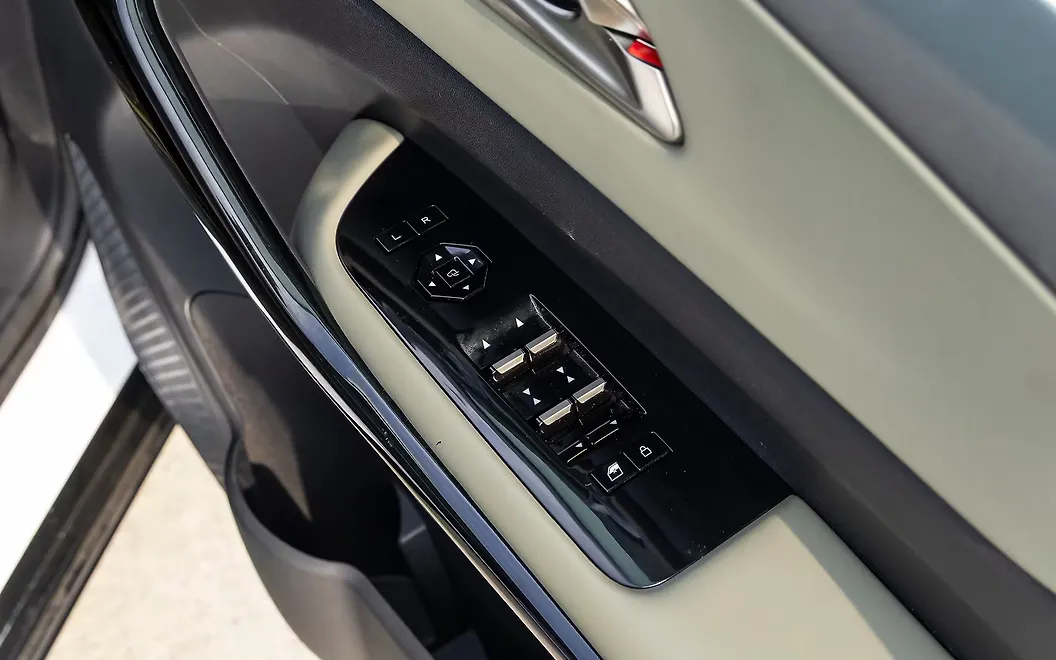 Mahindra XEV 9S - Dashboard Switches | Mahindra XEV 9S Images
