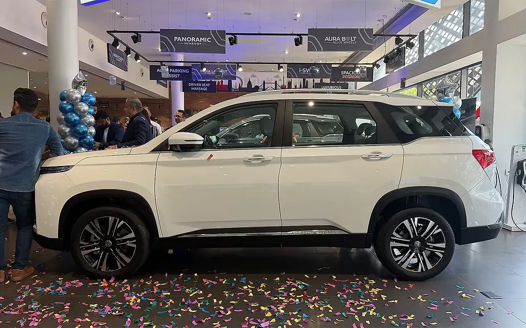 Compare MG Hector Plus vs MG Hector vs Vinfast VF 6