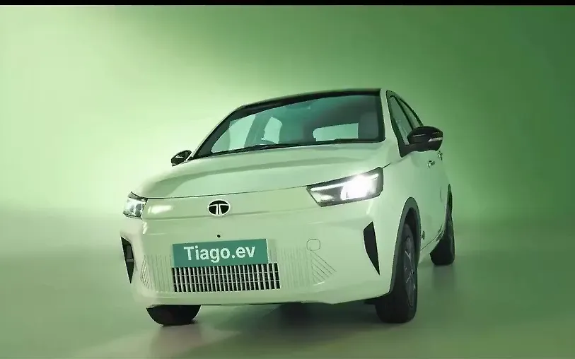 Compare Tata Tiago EV vs Citroen eC3 X vs Hyundai Eon