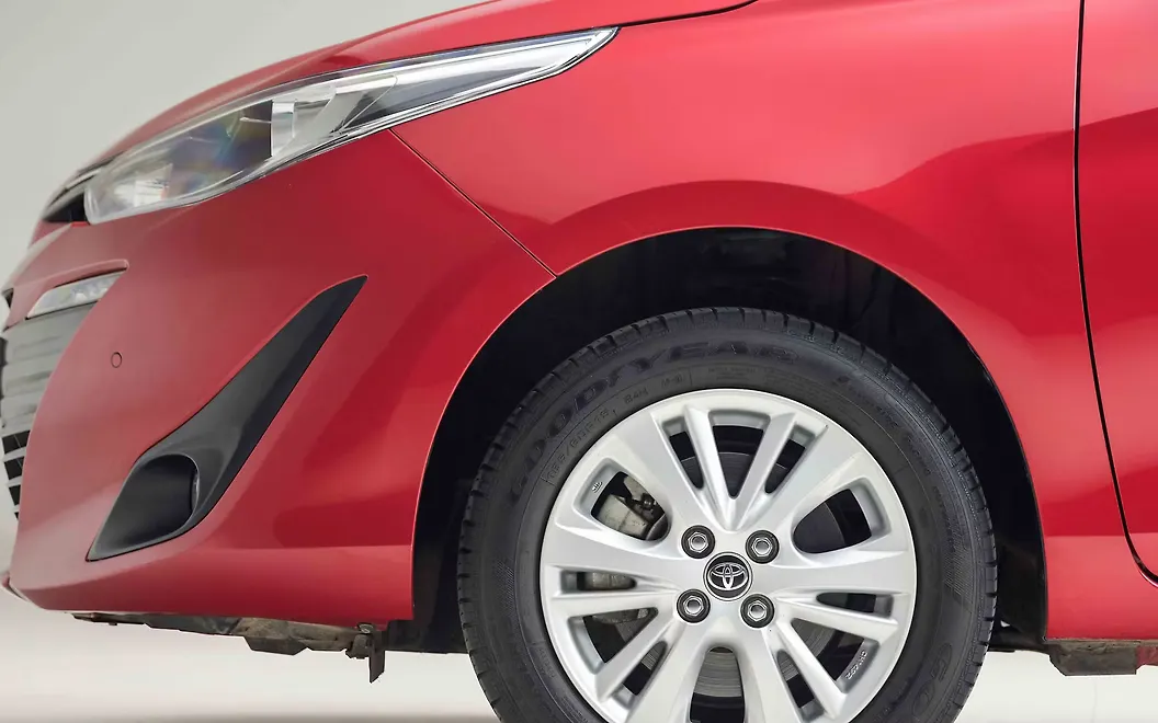 Toyota Yaris - Side Top | 51 Toyota Yaris Images